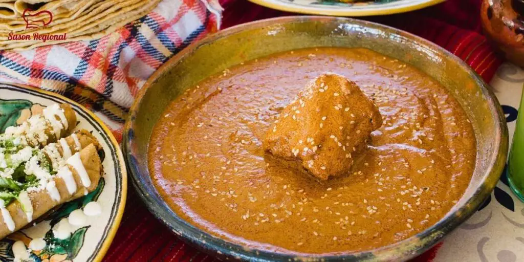 Receta original para preparar Pipián Rojo con pollo - Sason Regional