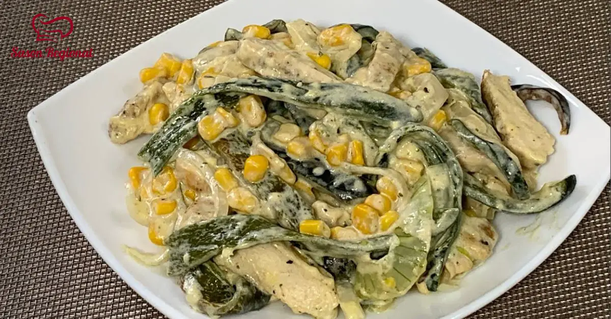 Rajas con crema y pollo: Deliciosa receta poblana fácil de hacer ...
